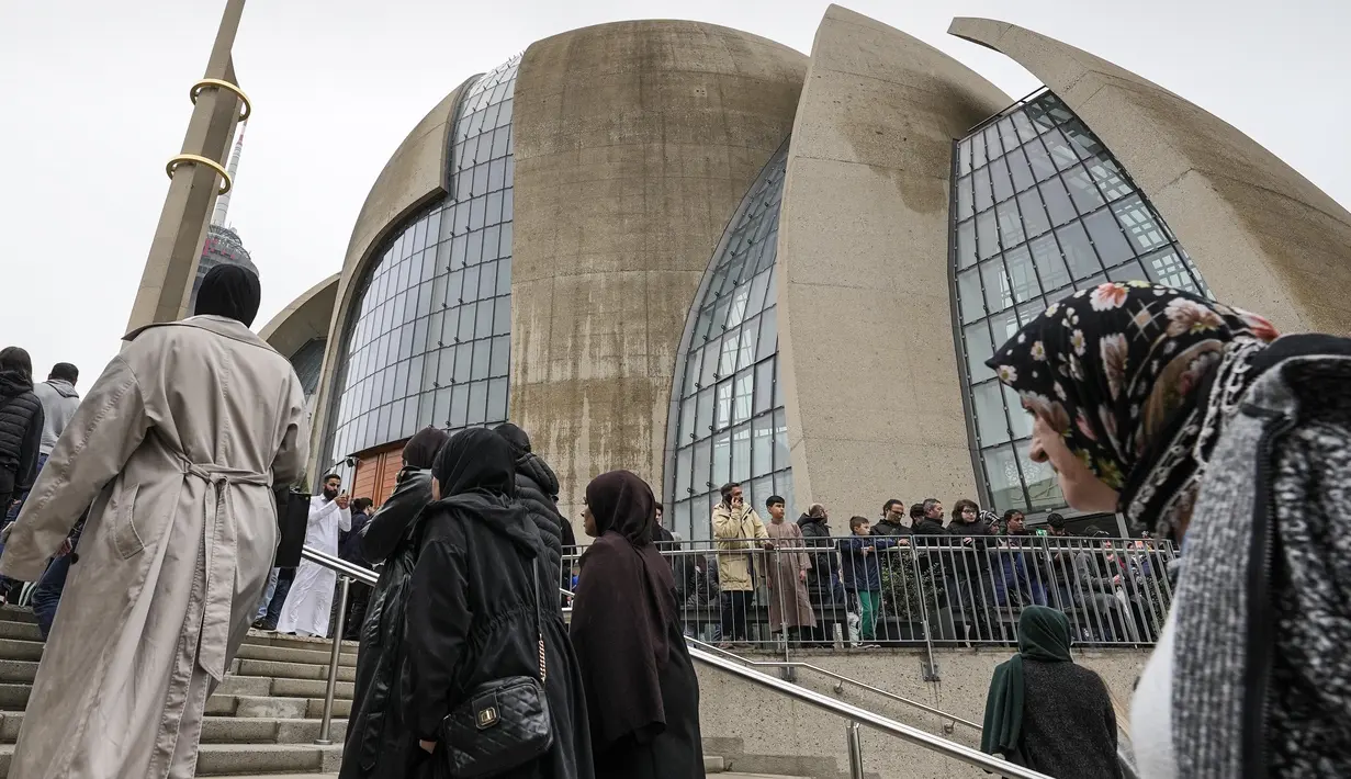 Masjid Terbesar di Jerman Mulai Kumandangkan Azan - Foto Liputan6.com