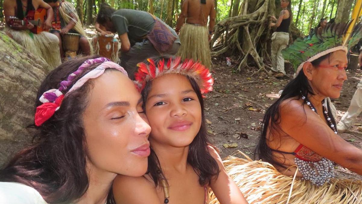 Potret Ines Rau Transgender Pertama Jadi Model Sampul Playboy Bersama ...