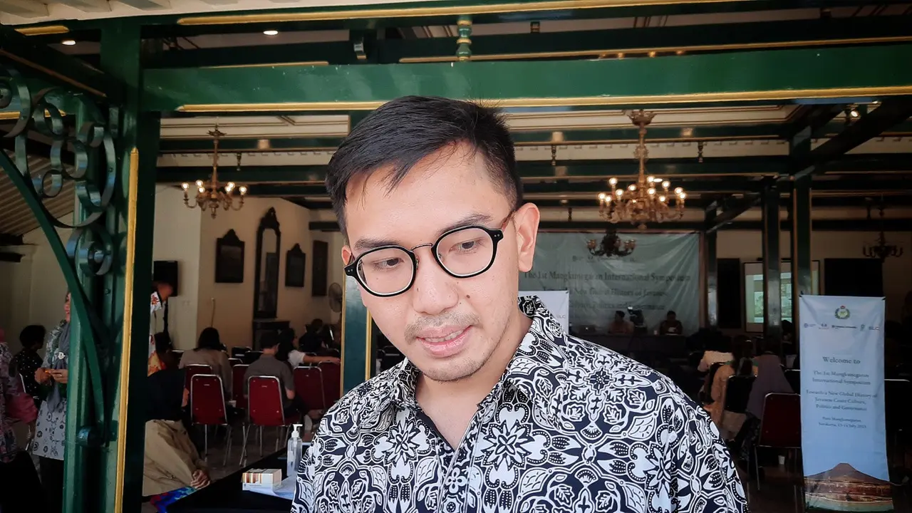 Gusti Bhre Undang Jokowi dan 2 Capres Ikuti Kirab Pusaka Malam 1 Sura ...
