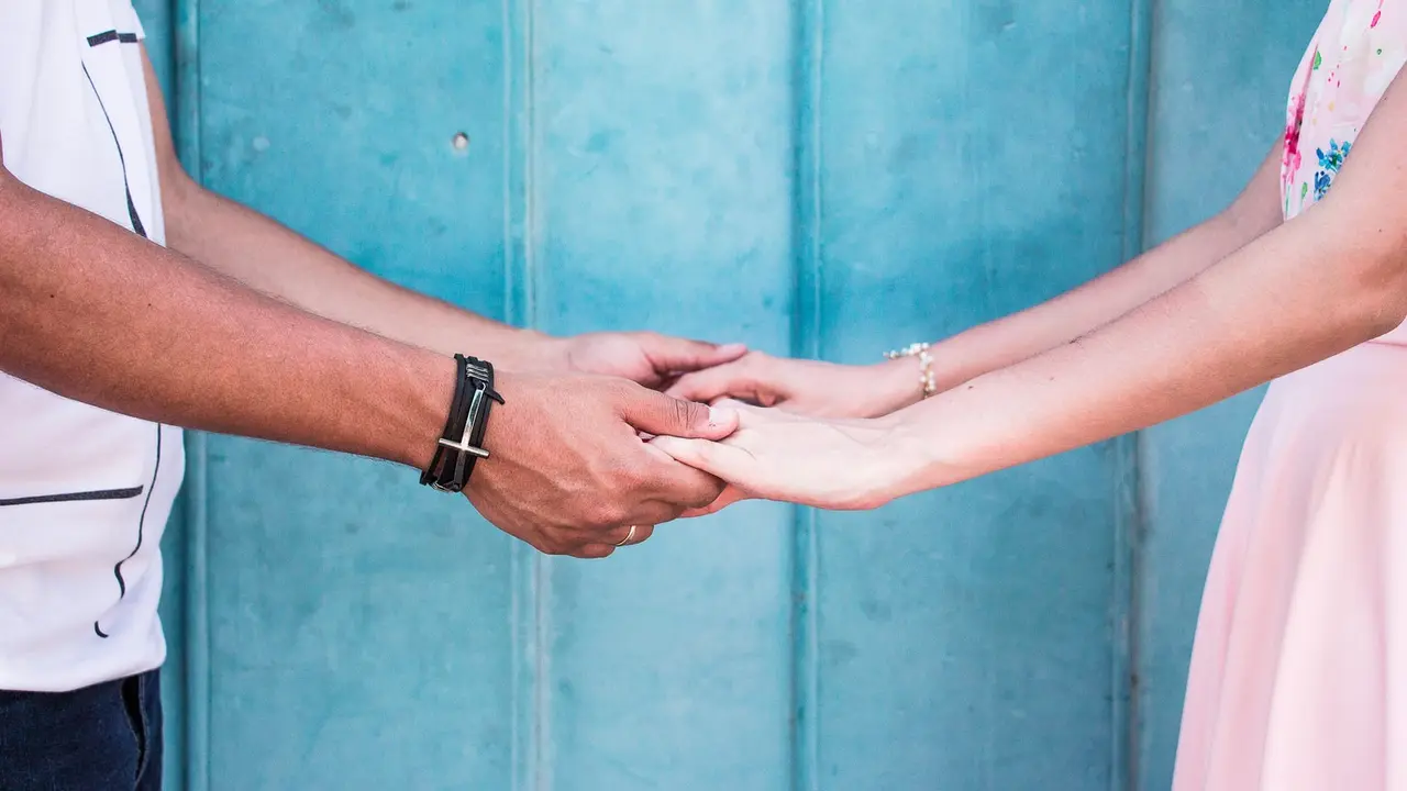 50 Kata-Kata Quotes Tentang Cinta yang Bikin Baper, Menyentuh Hati ...