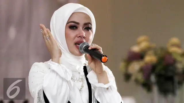 Ramadan, Syahrini Zikir Bareng Ribuan Anak Yatim - Islami Liputan6.com