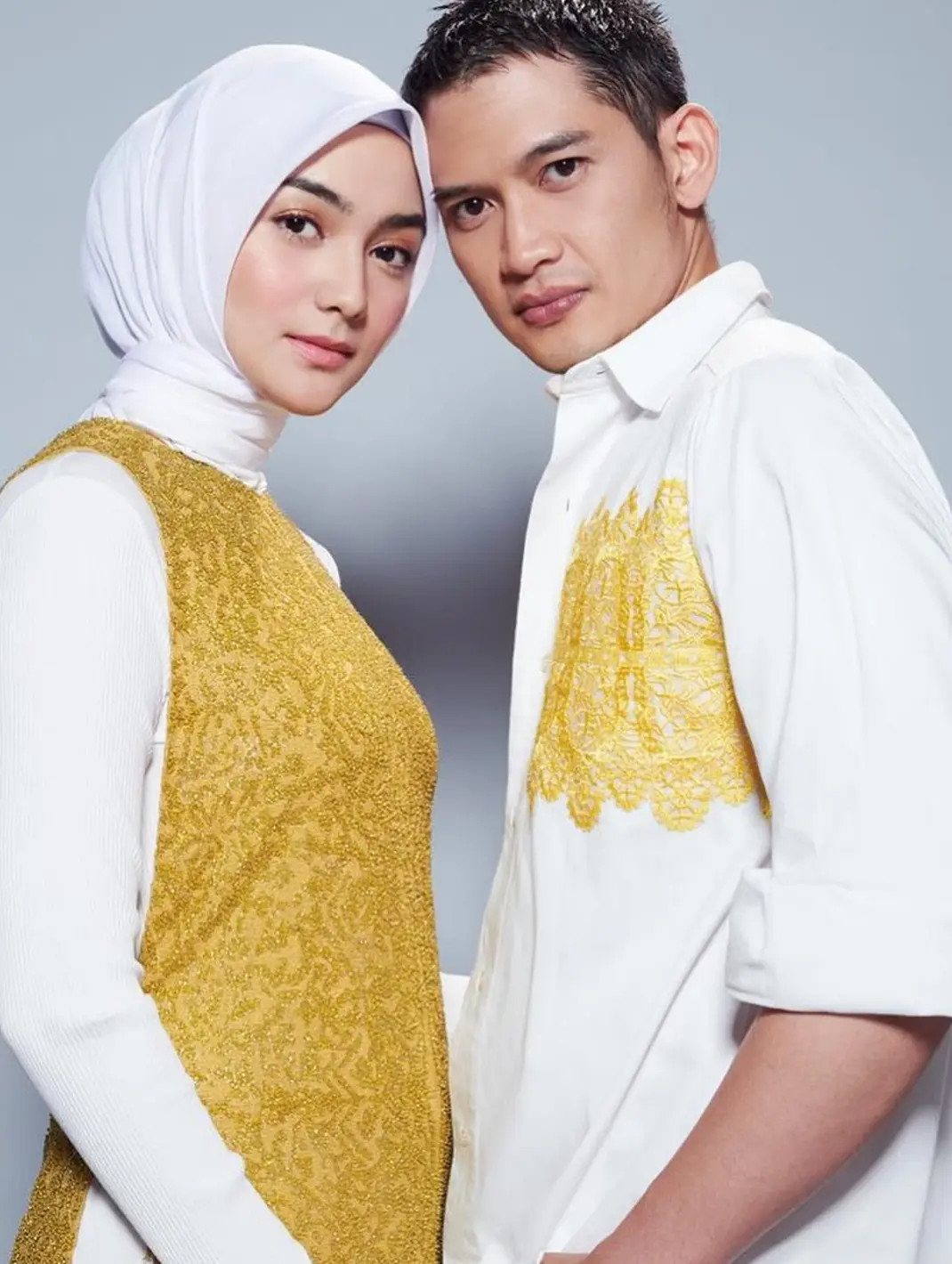 FOTO: Gaya Citra Kirana dan Rezky Aditya Pakai Baju Couple, Kompak - Foto Liputan6.com