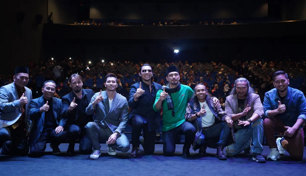 Gaya Yayan Ruhian di Karpet Merah Film Mat Kilau di Indonesia, Terlaris ...