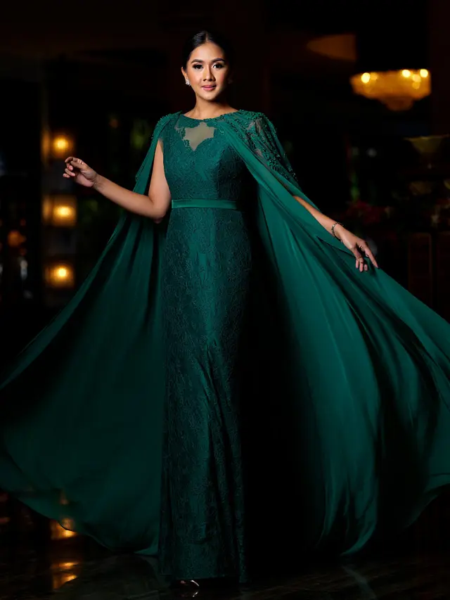 11 Inspirasi Model Baju Brokat Terusan untuk Usia 30-an, Menawan di ...