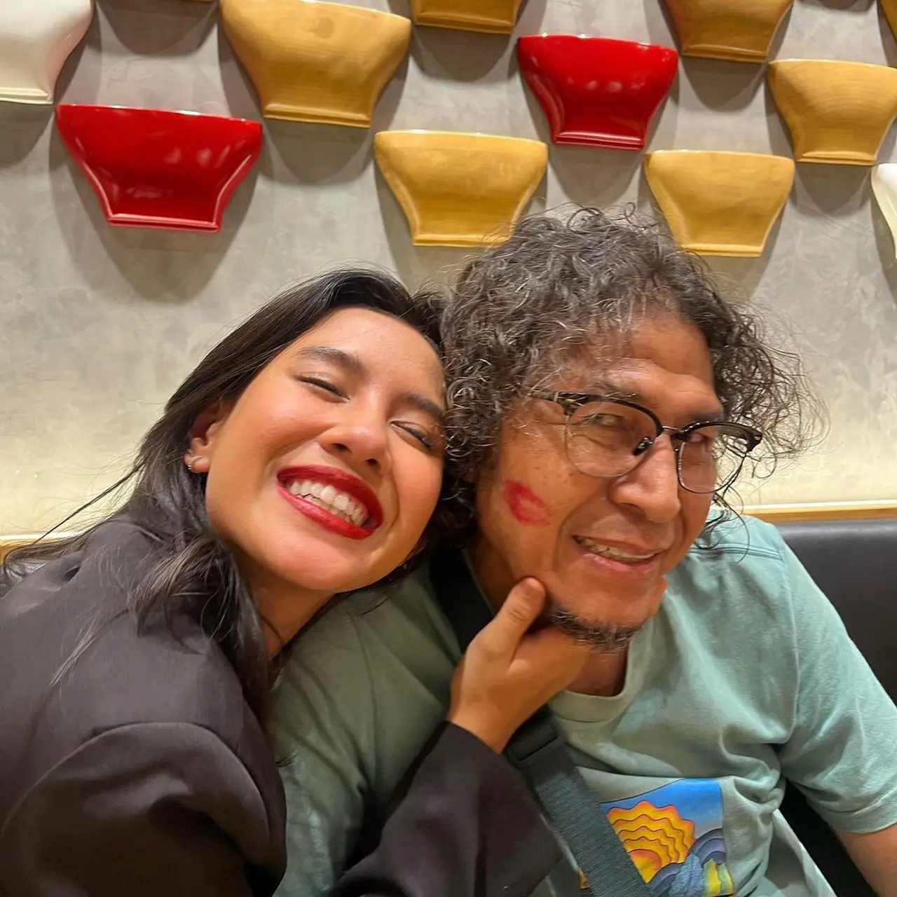 6 Potret Shenina Cinnamon Bareng Ayah Ibu, Cium Angga Yunanda di Depan ...