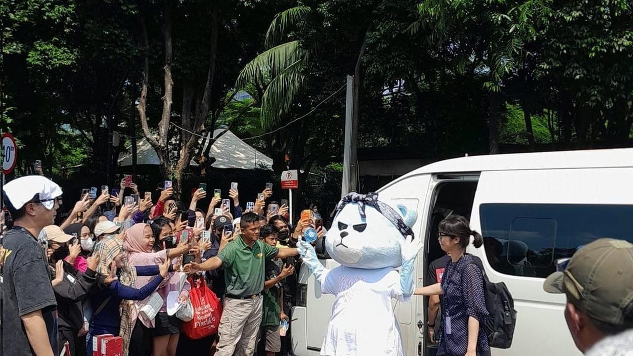 Jelang Konser Blackpink, Penampakan Krunk si Maskot YG Entertainment di ...