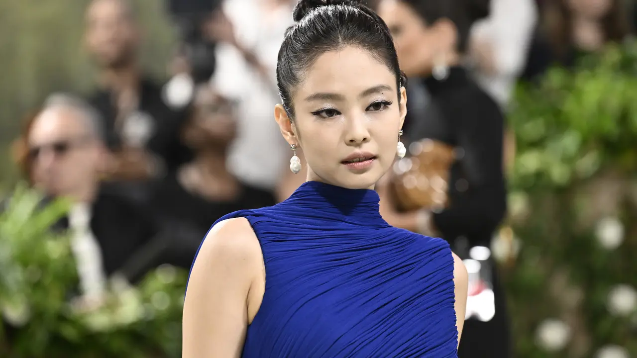 Jennie Blackpink Curi Perhatian di Met Gala 2024 dalam Busana Royal ...