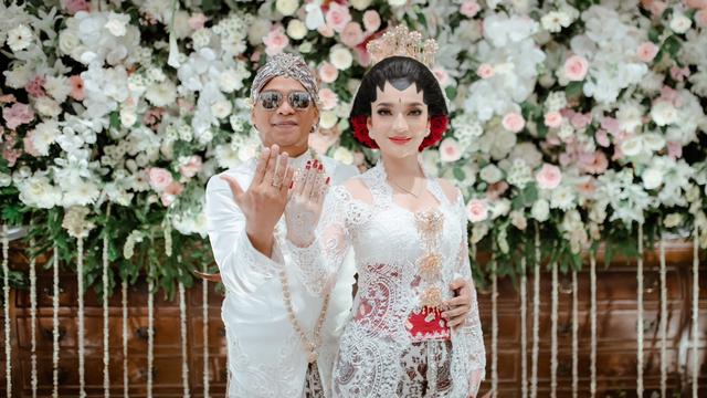 Selebgram Umi Kalsum Diberi Mahar 10 Ribu Dolar AS dan 17 Gram Emas ...