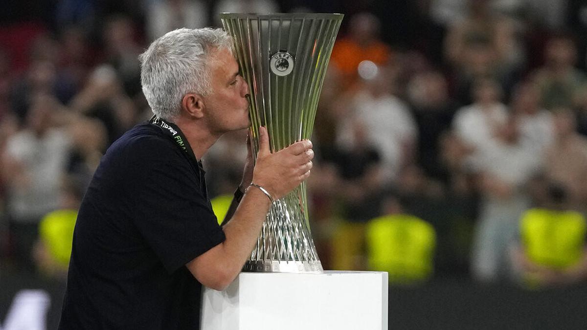Jose Mourinho Benar-Benar Sang Spesial One: 5 Final Eropa dan 5 Trofi ...