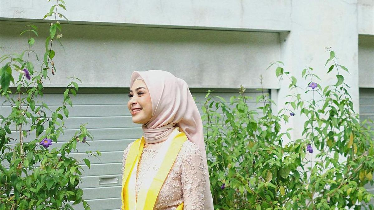 Padu Padan Kebaya dan Bawahan Songket Untuk Outfit Berhijab, dari Dianty Annisa hingga Cut Syifa ...