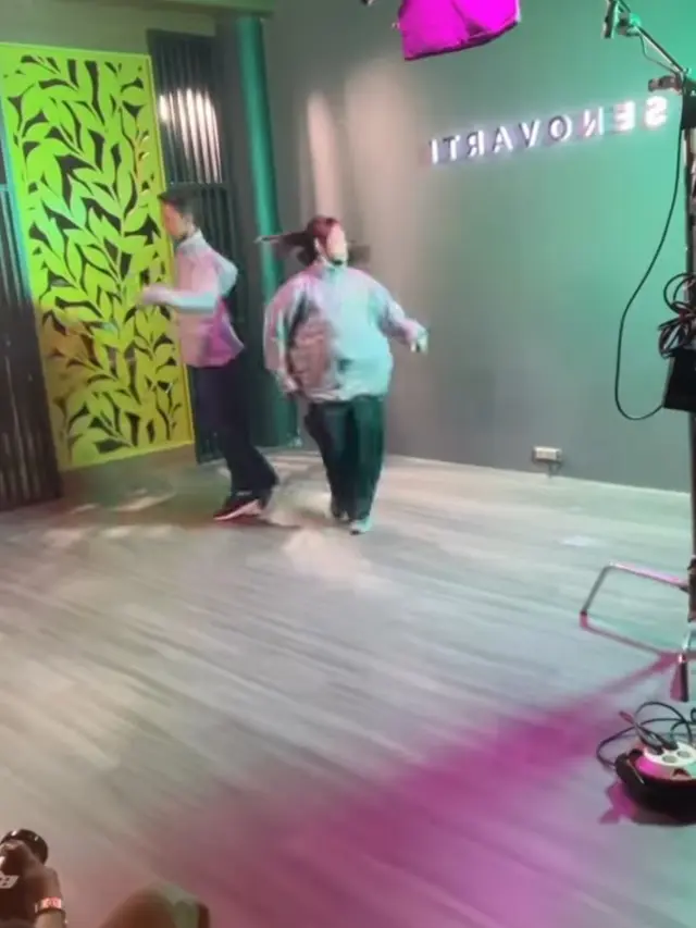 7 Momen Bahagia Agnez Mo Bertemu Devina dan Kesya Murid SMPN 1 Ciawi ...