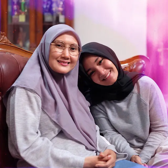 6 Potret Kebersamaan Fatin Shidqia dan Ibunda yang Awet Muda, Bak Kakak Adik - Hot Liputan6.com