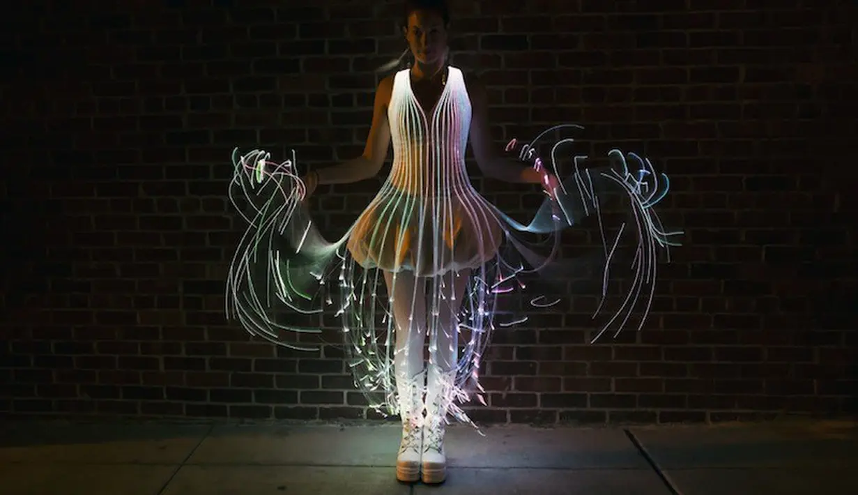 Gaun Cantik Fiber Optik Inilah yang Mungkin Akan Jadi Tren Terbaru di ...