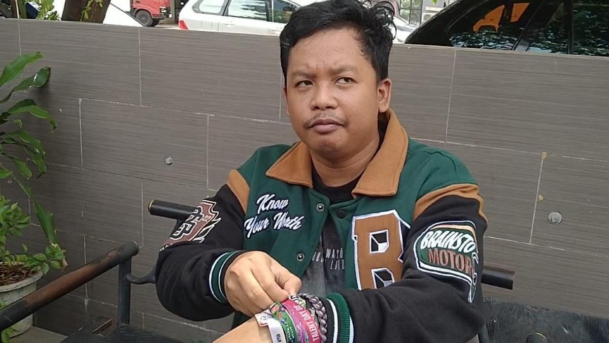 Dustin Tiffani Bikin Pacarnya Risih, Ogah Copot Gelang Konser Meski ...