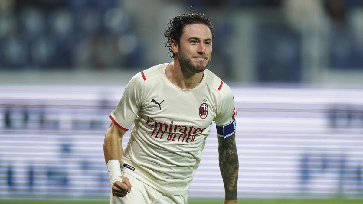 AC Milan Rela Kirim Kapten Tim Davide Calabria ke AS Roma untuk Barter ...