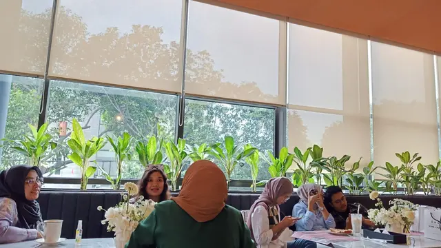 Menyesap Banana Frappe dan Sepotong Kue Lemon di Paul Le Cafe Cipete ...