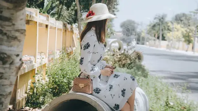 Benarkah Keseringan Pakai Topi Bikin Rambut Rontok? - Health Liputan6.com