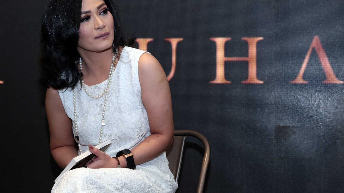 Lama Tak Muncul di TV, Tamara Geraldine Sibuk Menulis Buku - ShowBiz ...