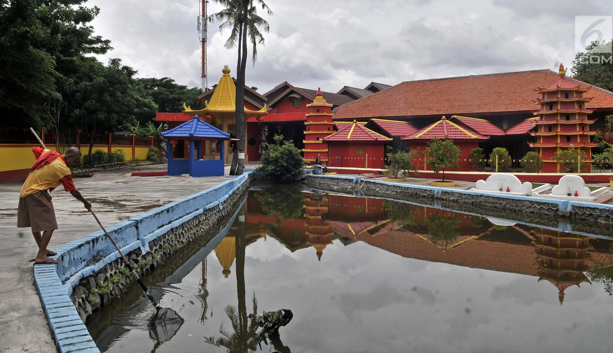 FOTO: Persiapan Wihara Tertua di Jakarta Sambut Tahun Baru Imlek - Foto ...