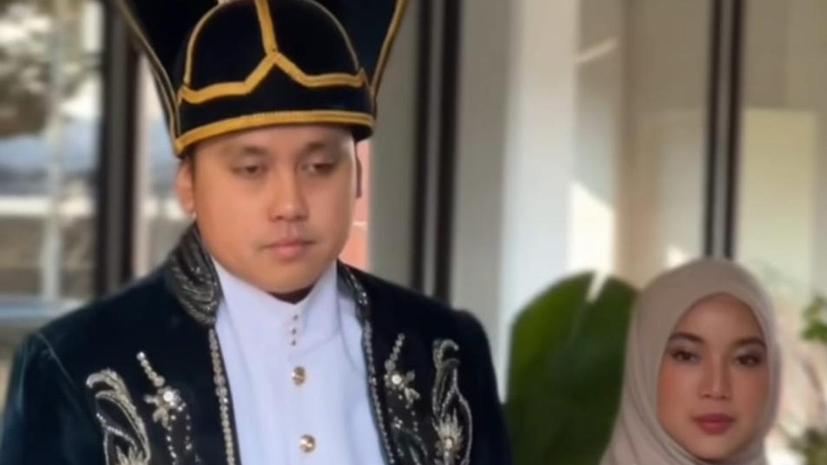 6 Potret Chacha Frederica Kenakan Busana Adat Jawa, Temani Suami saat ...