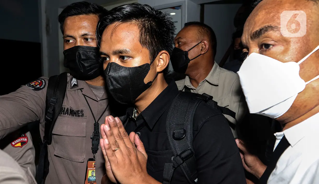 Penampakan Bharada E Tinggalkan Komnas HAM Usai Diperiksa Terkait Kasus Brigadir J - Foto ...