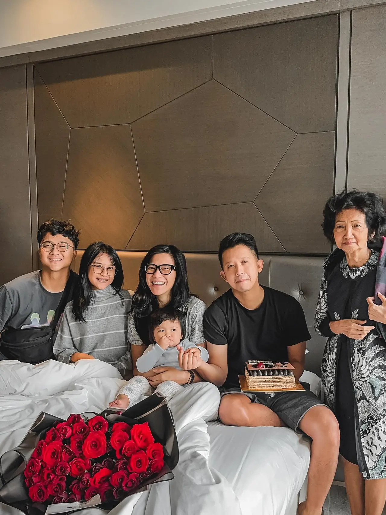 Tengah Jadi Sorotan, Ini 6 Potret Dita Fakhrana Liburan Keluarga Rayakan Ultah Ke-30 - Hot ...