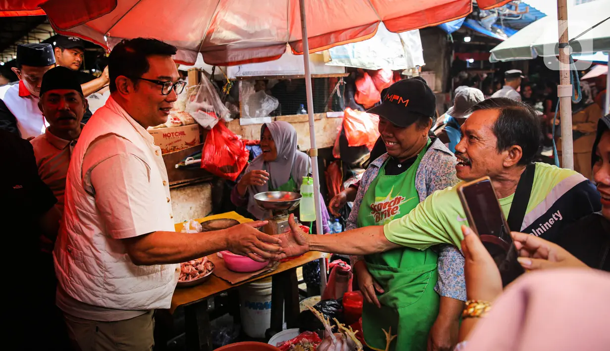 Naik Bajaj, Ridwan Kamil Blusukan ke Pasar Kebayoran Lama Jakarta - Foto Liputan6.com