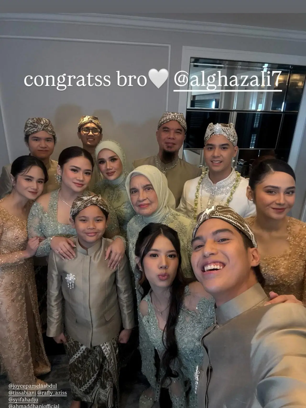 Aura Mewah dan Lembut Shafeea Ahmad Saat Hadiri Pernikahan Al Ghazali ...