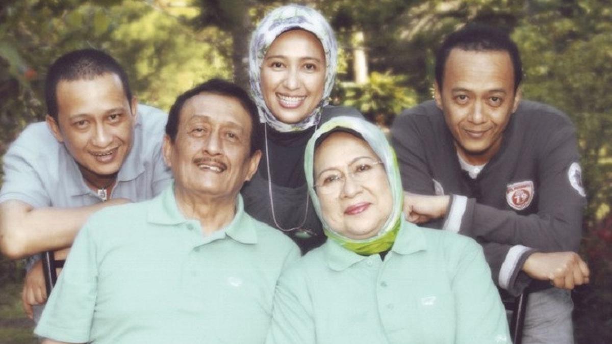 Bendera Setengah Tiang bagi Basofi Soedirman - Regional Liputan6.com