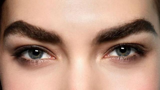 6 Cara Buat Alis dengan Pensil Alis Bagi Pemula, Tampak Natural dan ...