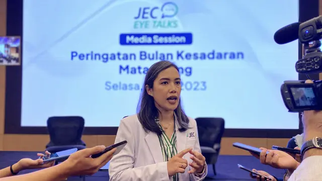 Tips Hindari Mata Kering Jika Sering Kena Angin saat Naik Motor maupun ...