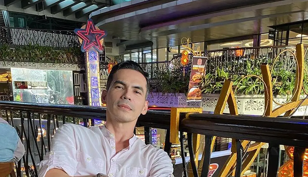 Potret Gagah Atalarik Syach, Makin Awet Muda di Usia Hampir Setengah ...