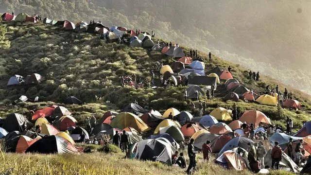 6 Fakta Menarik Gunung Guntur yang Jadi Destinasi Wisata Andalan di ...