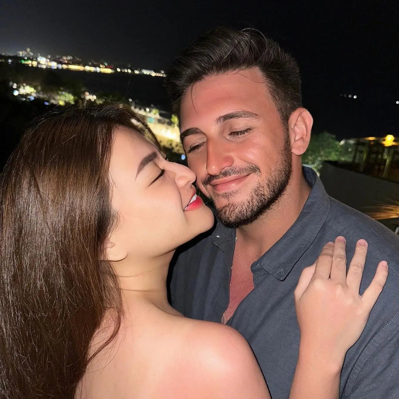 Pakai Baju Seksi saat Pose Mesra Bareng Kekasih, Punggung Nathalie Holscher Bikin Salfok ...