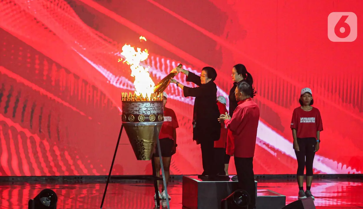 Nyalakan Obor Api Abadi, Megawati Soekarnoputri Buka Rakernas V PDIP - Foto Liputan6.com