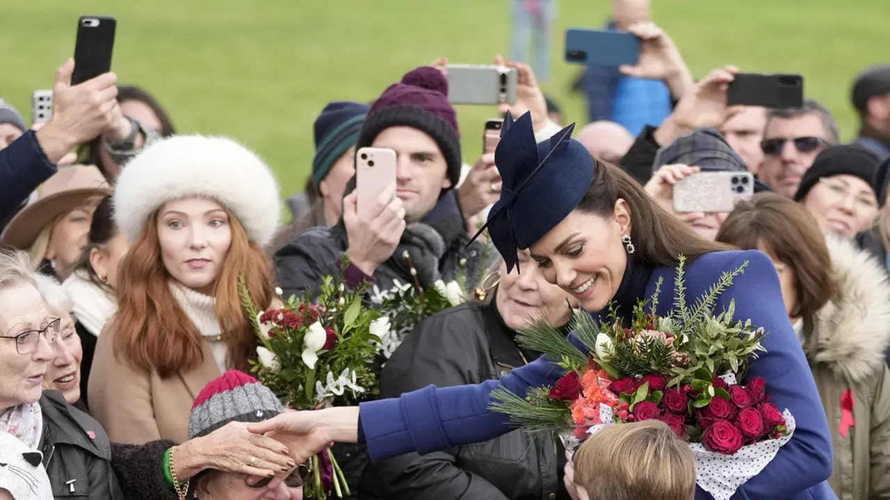 Penampilan Pangeran Louis di Tradisi Natal Kerajaan Berhasil Curi ...