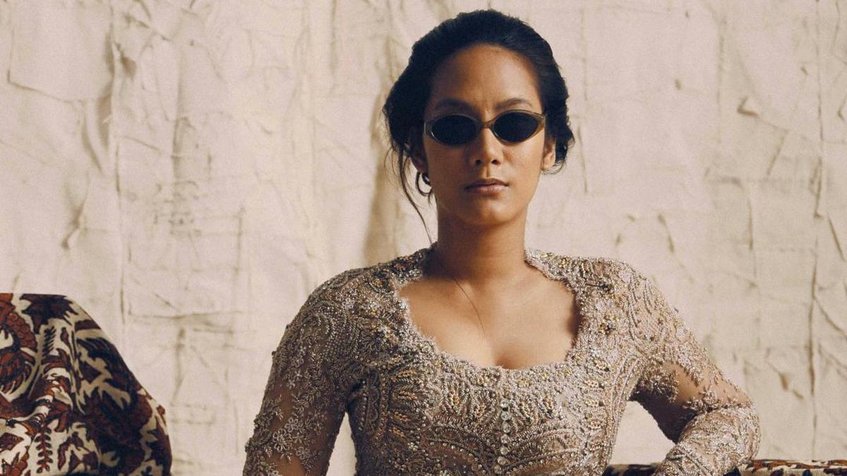 Pesona Tara Basro Kenakan Kebaya, Cantik dan Elegan