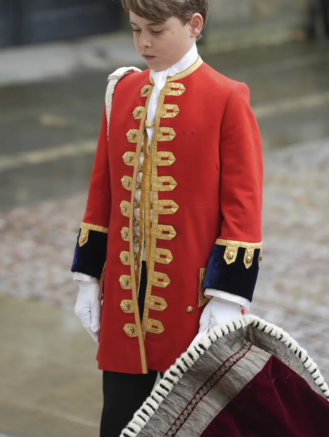 Tampannya Pangeran George Jadi Pendamping Raja Charles III di Upacara ...