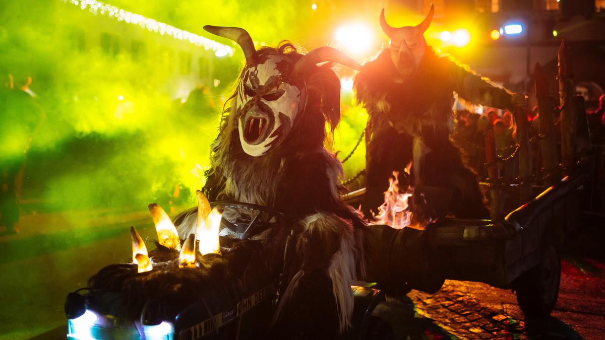 FOTO: Ngeri, Krampus Sang Iblis Natal Menghantui Slovenia - Foto ...