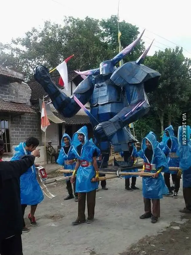 6 Kostum Karnaval 17 Agustus Ini Absurd Pol, Mengundang Gelak Tawa ...