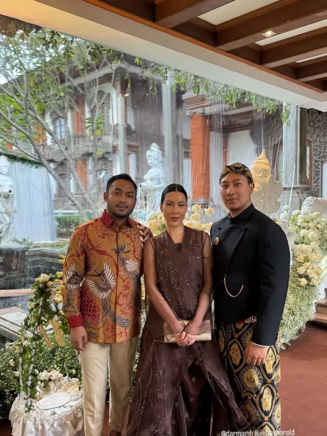 7 Potret Darma Mangkuluhur dan Pacar Kondangan Cicit Soeharto, Serasi Curi Perhatian - Hot ...