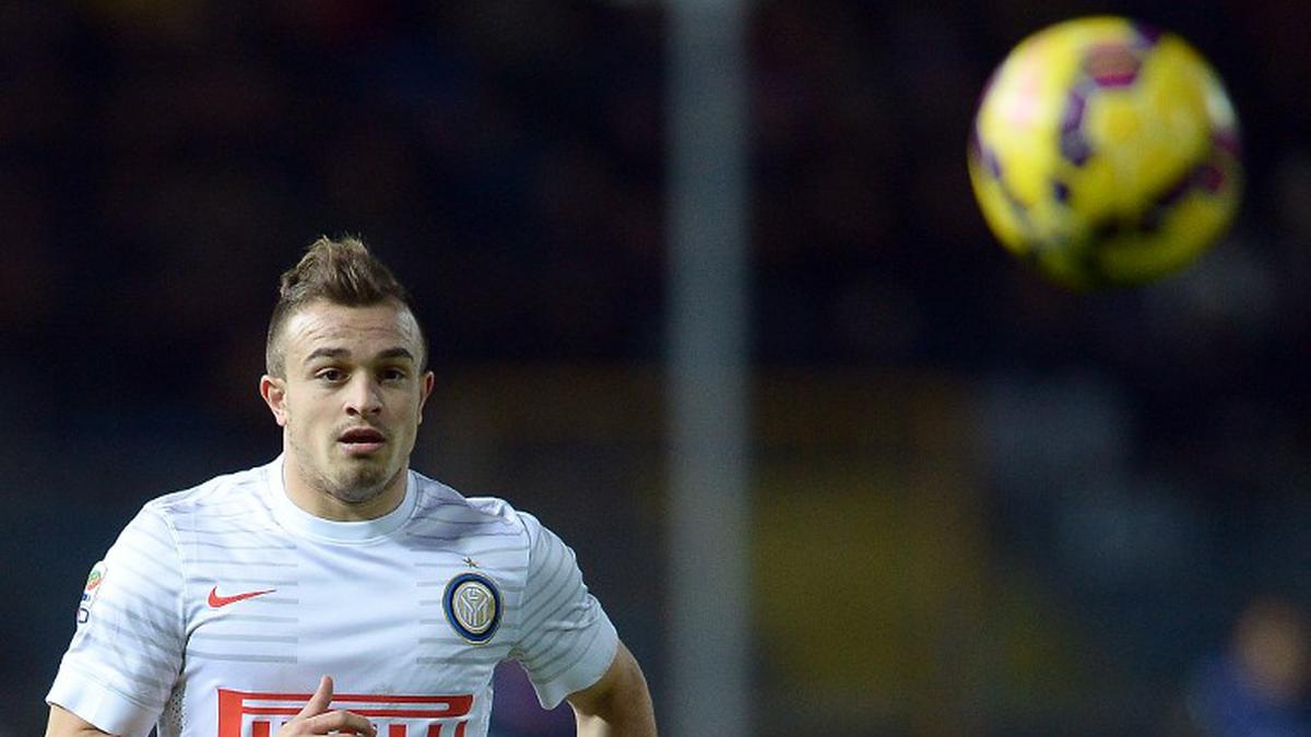Menyamar Jadi Kakek, Shaqiri Sukses Kerjai Tim Muda Swiss
