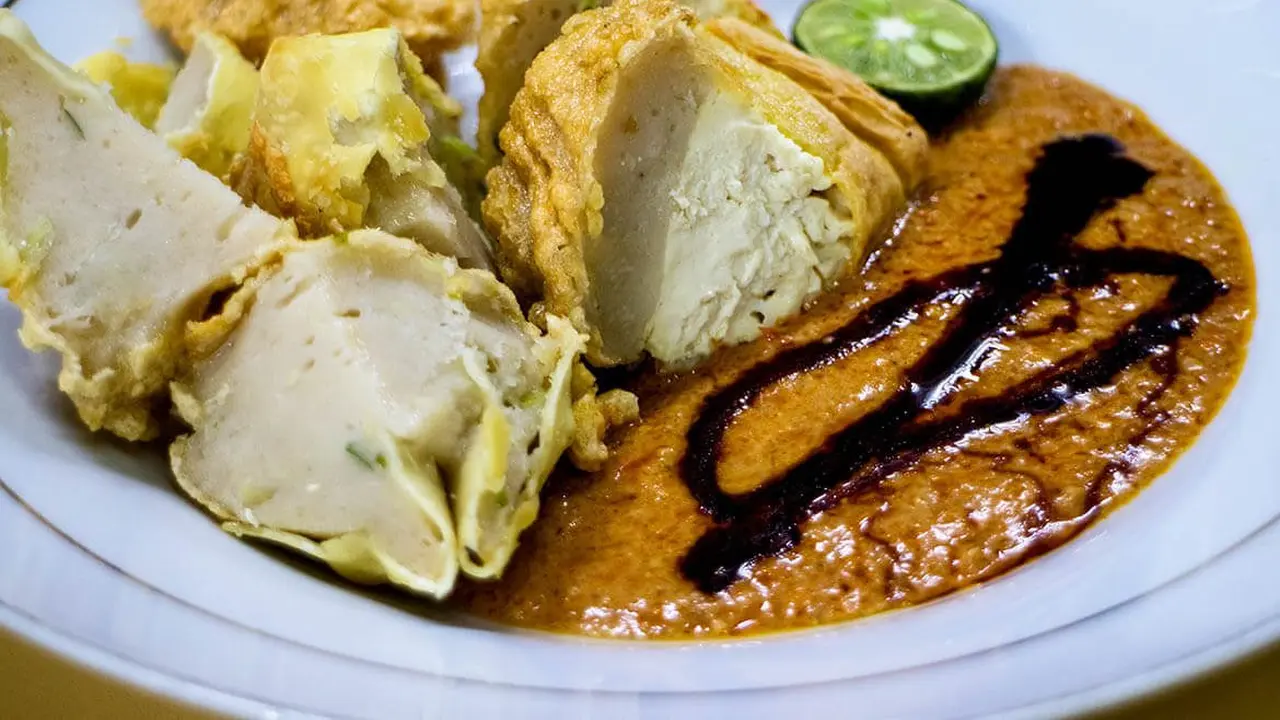 Mengenal Batagor Riri, Cemilan Legendaris yang Populer di Bandung ...