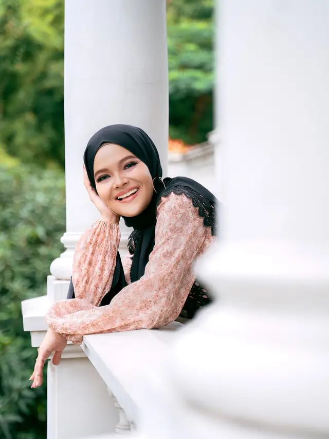 Setelah Fokus Urus Keluarga, Terry Shahab Bersiap Hadirkan Karya ...