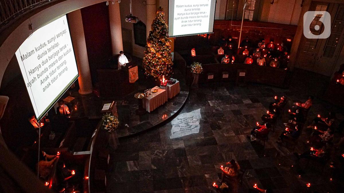 FOTO: Ibadah Malam Natal di Gereja Immanuel Jakarta - Foto Liputan6.com