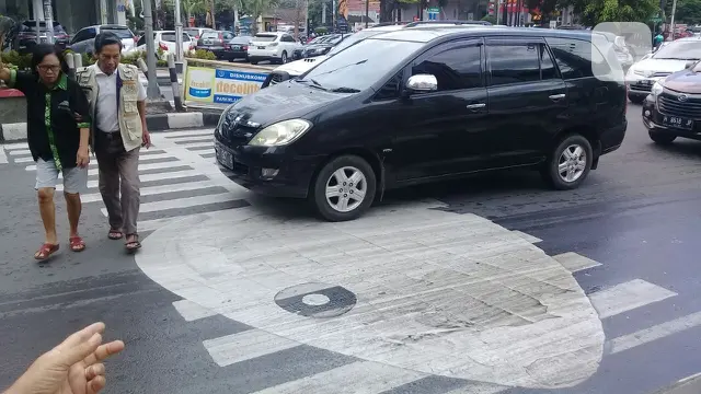 Inovasi di Semarang, Zebra Cross Bakal Jadi Bandeng Cross? - Regional ...