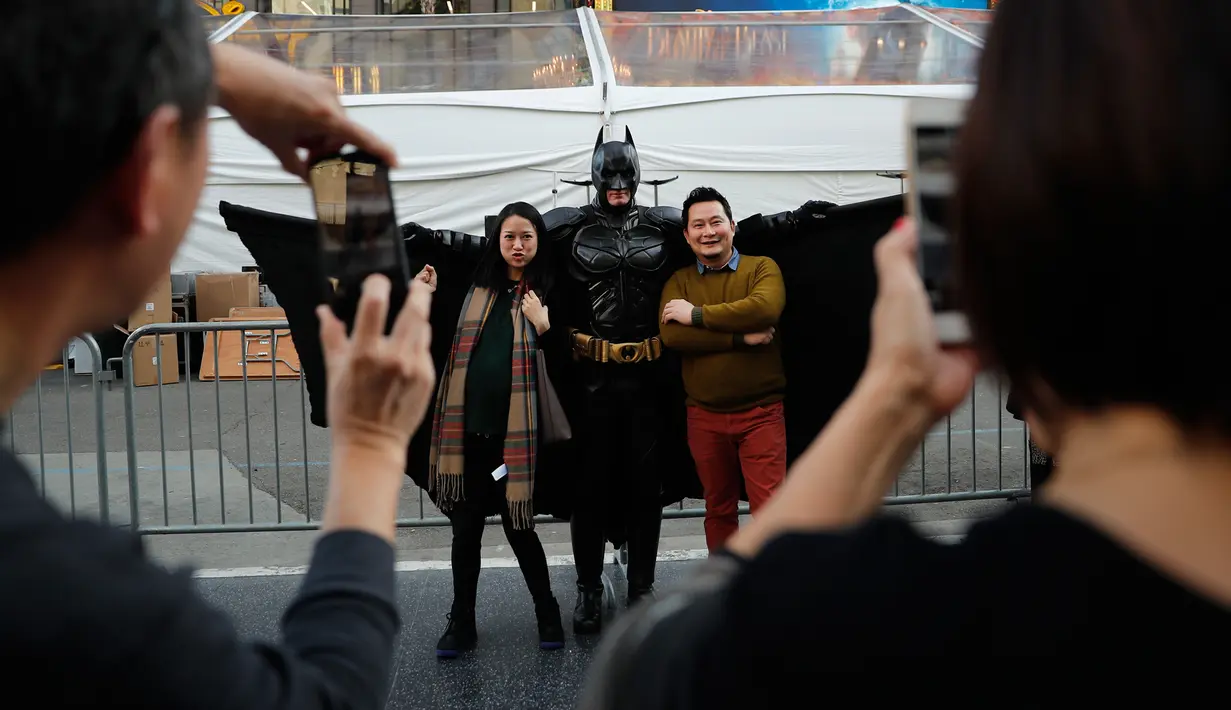 PHOTO: Kehidupan Para Superhero Jalanan di Balik Gemerlap Hollywood ...