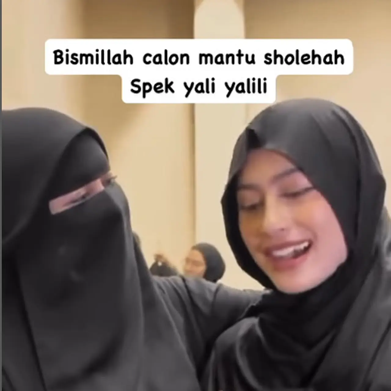 6 Potret Kedekatan Umi Pipik dan Sintya Marisca, Sering Saling Berkirim ...