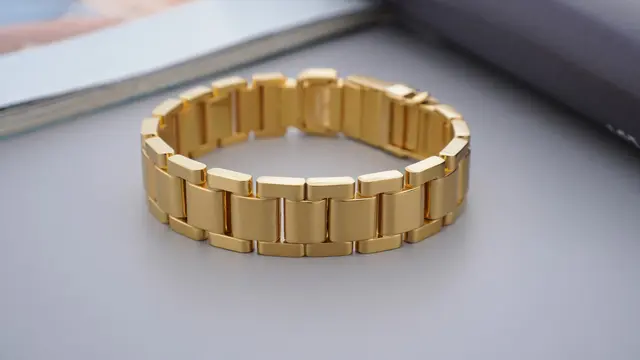 9 Gelang Emas Model Rantai Jam yang Lagi Tren 2025, Tampil Mewah Tiap ...