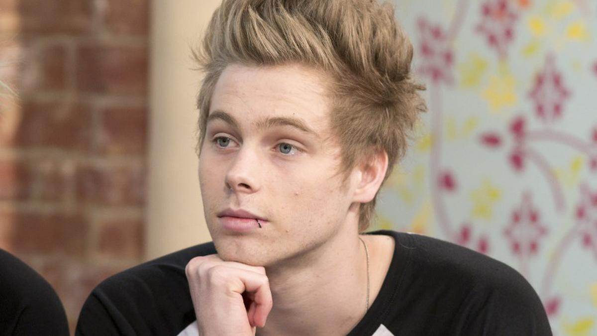 Louis Tomlinson Jadi Ayah, Ini Kata Personel 5 Second of Summer ...